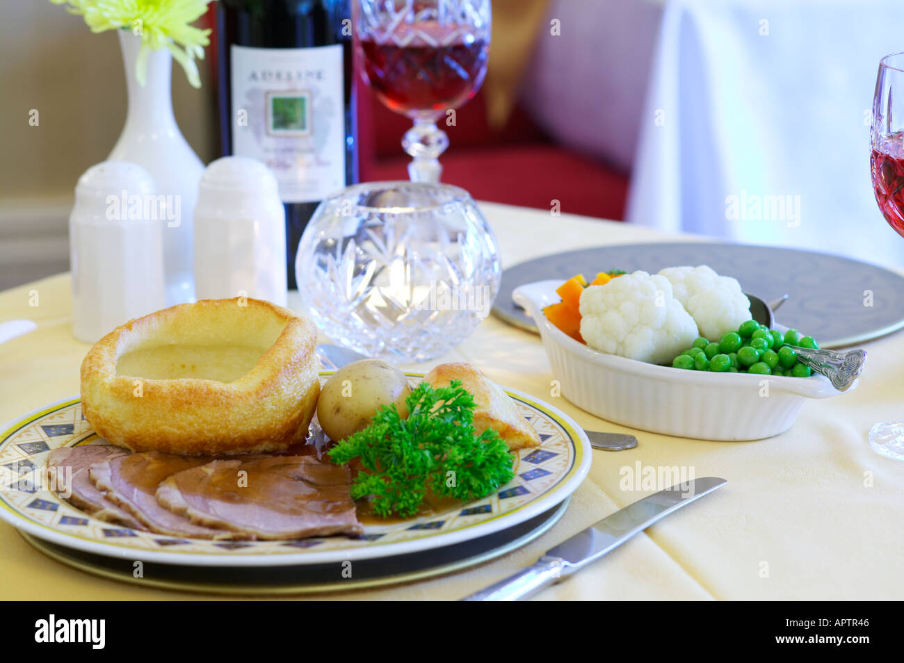 traditional Sunday lunch with roast beef and Yorkshire pudding Stock ...
