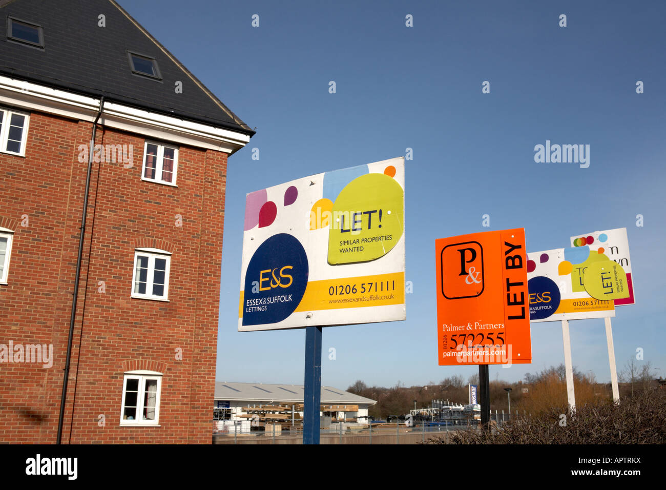 Estate agent boards hi-res stock photography and images - Alamy