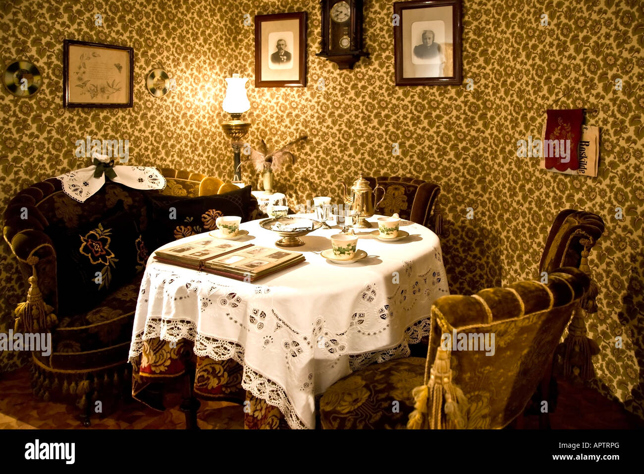 Old living room interior Stock Photo - Alamy