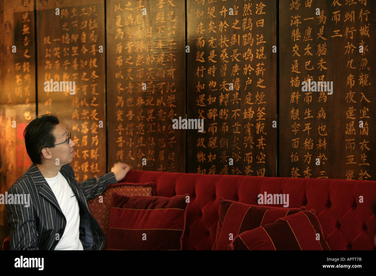 Man reading Chinese writing Stock Photo - Alamy