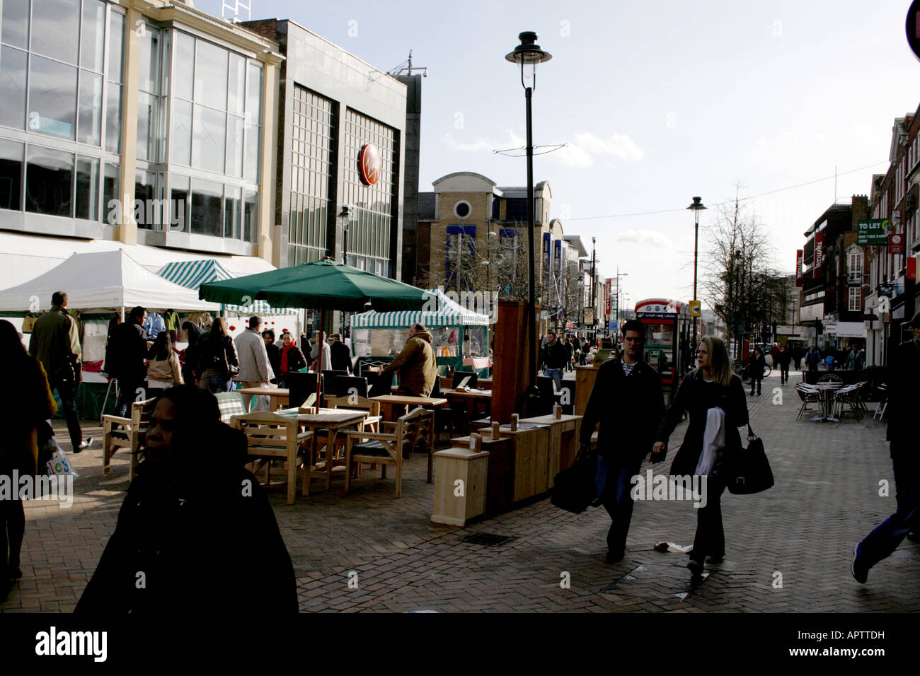 customers shopping at bromley market stalls kent uk 2008 Stock Photo ...