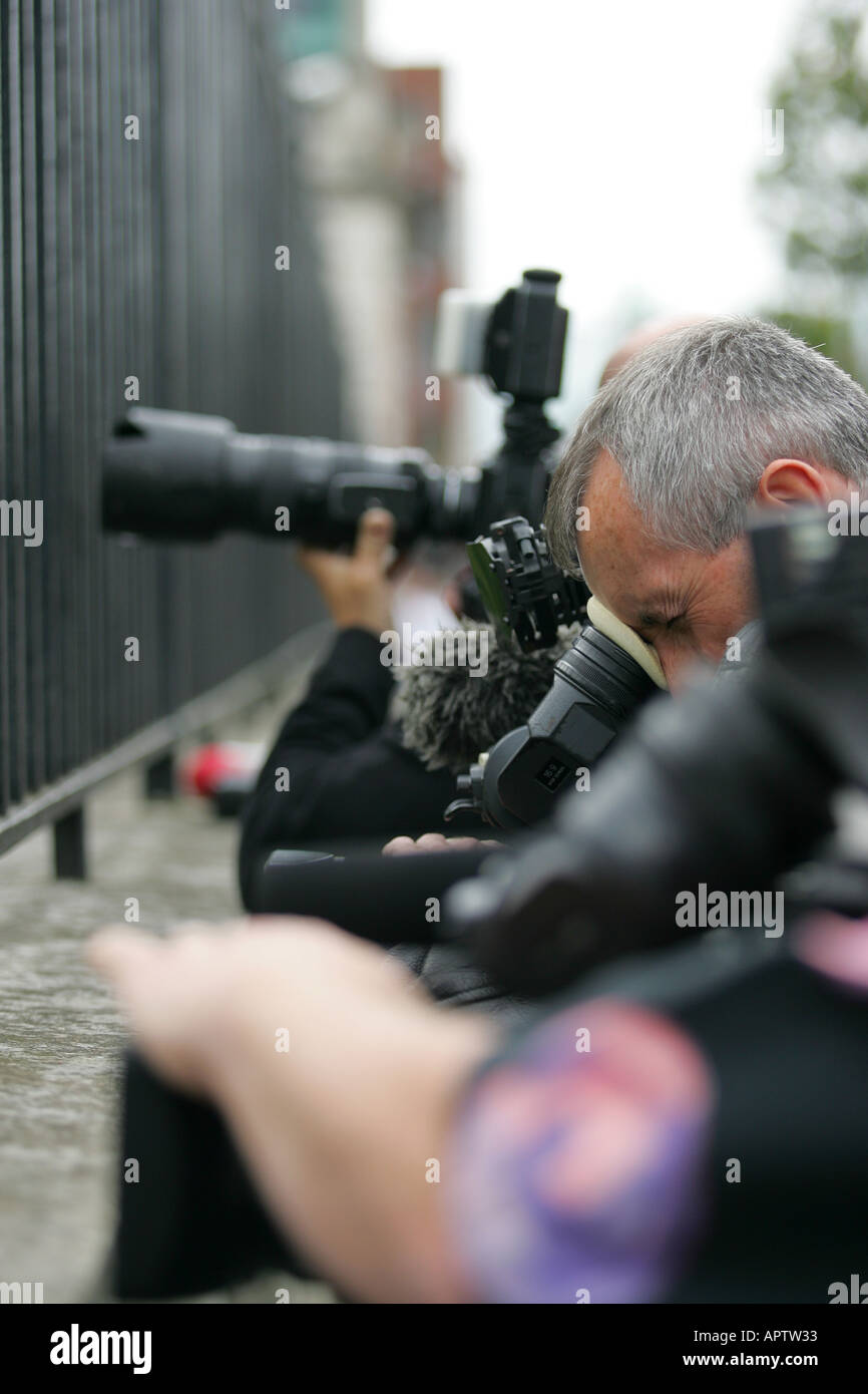 Media outside belfast high court hi-res stock photography and images ...