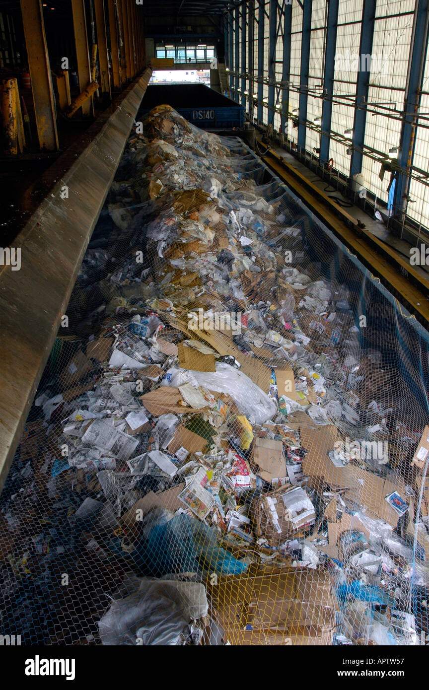 New york garbage barge hi-res stock photography and images - Alamy