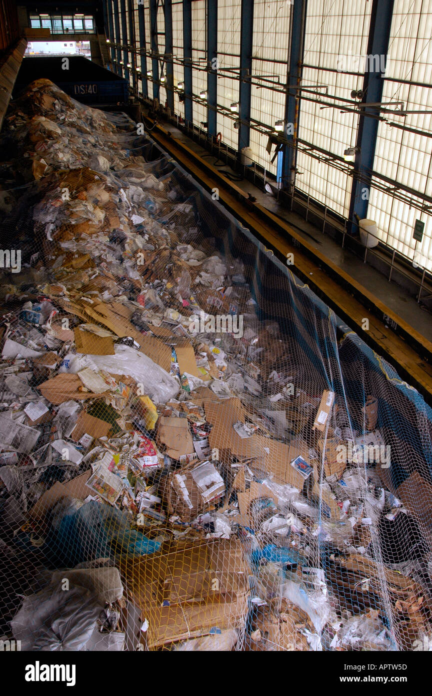 New york garbage barge hi-res stock photography and images - Alamy