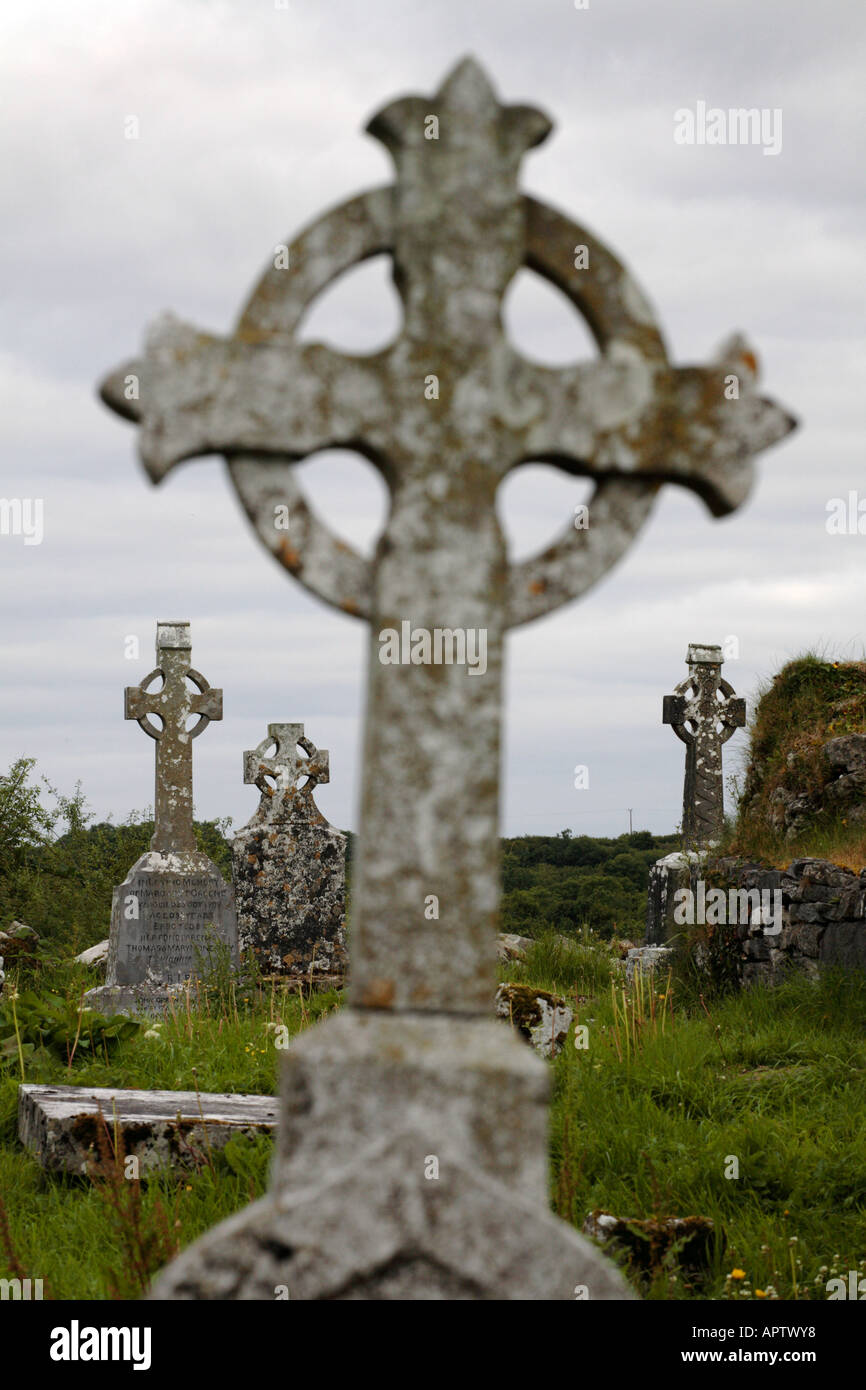 Irish cross grave stone hi-res stock photography and images - Alamy