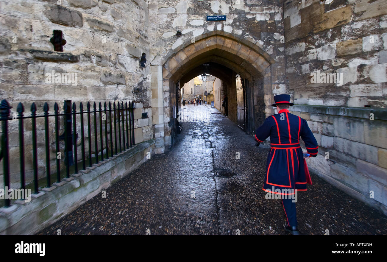Yeoman tower of london hi-res stock photography and images - Alamy