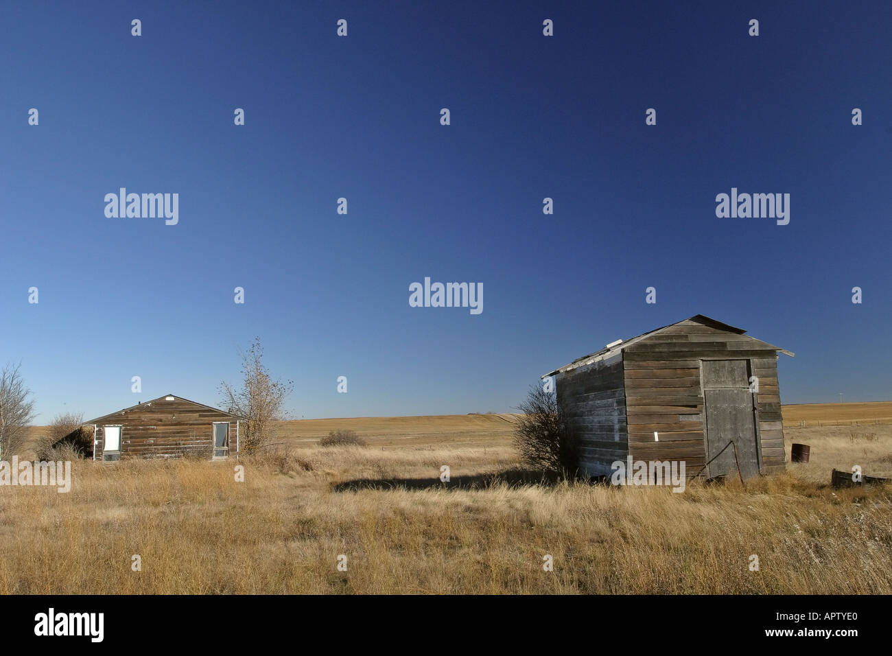 Abandoned buildings in southern saskatchewan hi-res stock photography ...