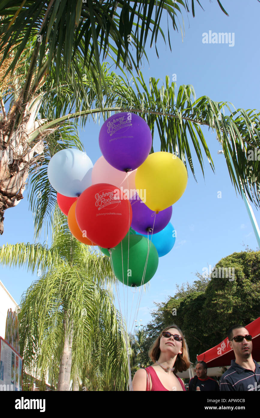 Miami Beach Florida,Lincoln Road mall,dining,entertainment,performance ...