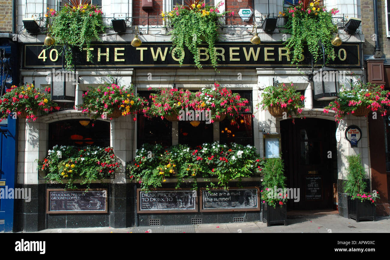 Two brewers hi-res stock photography and images - Alamy