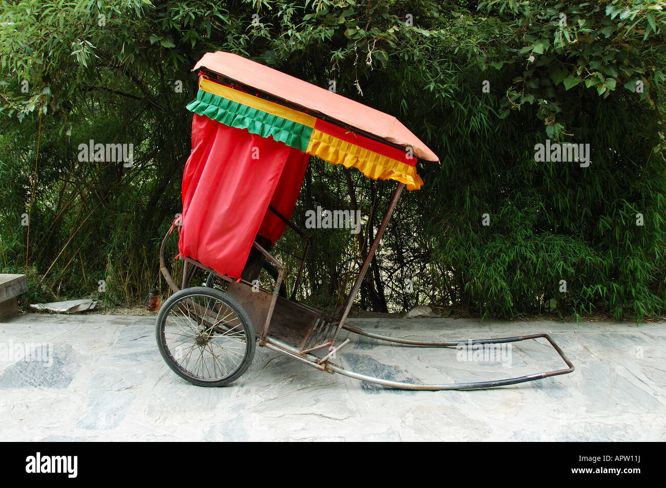 A traditional rickshaw. Lijiang, Yunnan, China Stock Photo - Alamy