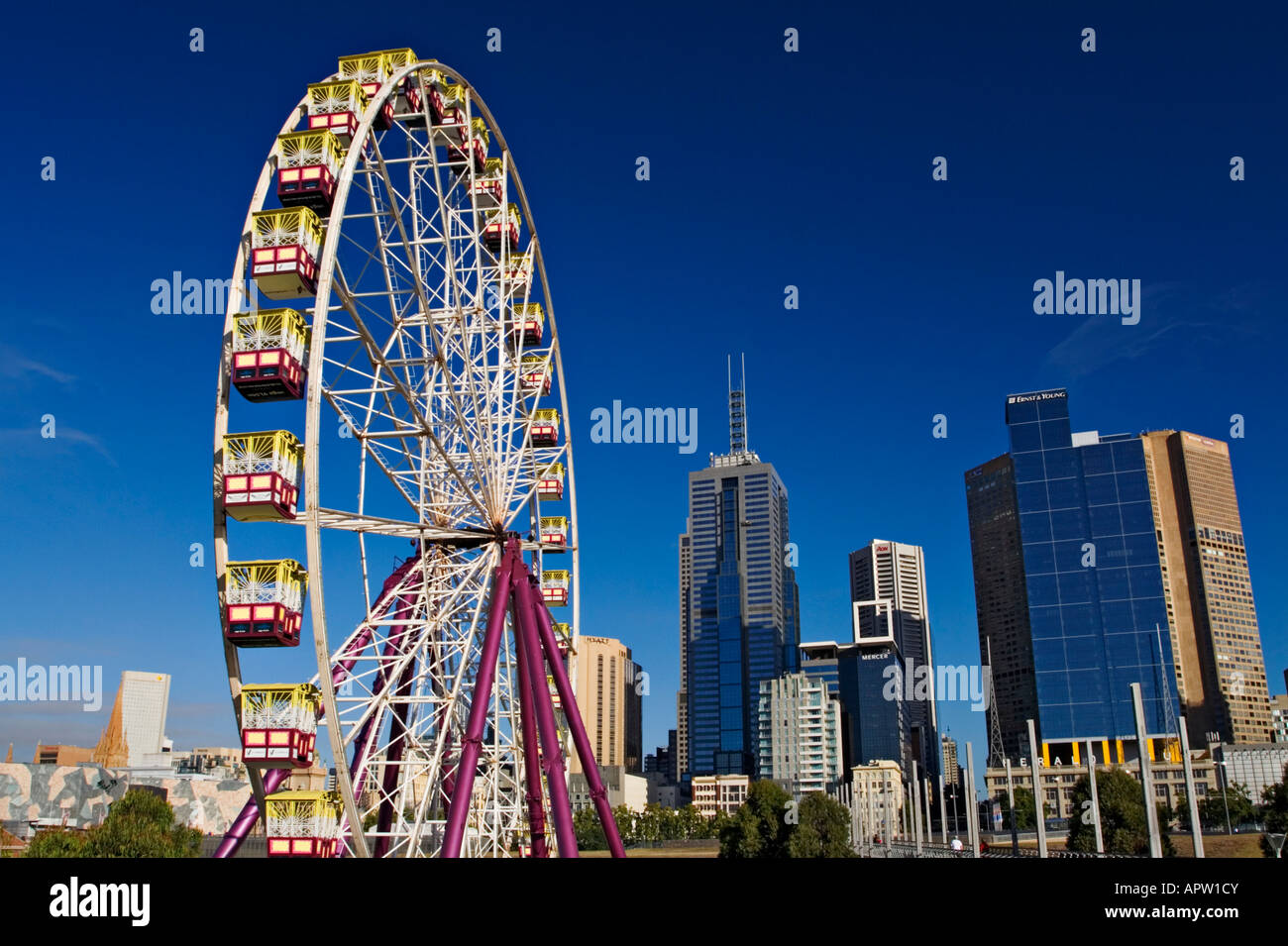Melbourne Scenic / A Ferris Wheel in Melbourne s Birrarung Marr Park ...