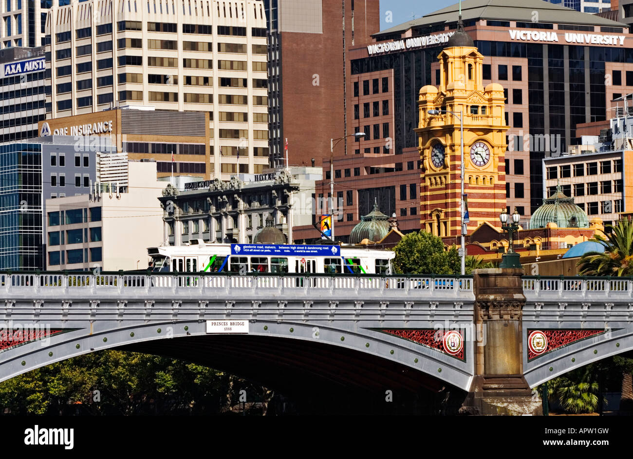 Melbourne Skyline / Scenic views of the historic Princes Bridge Stock ...