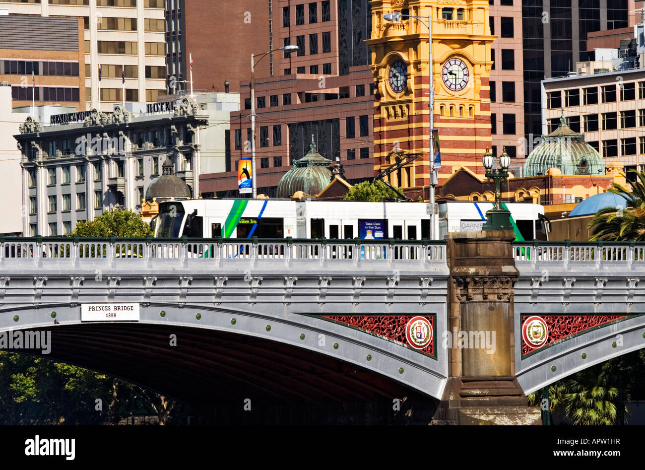 Melbourne Skyline / Scenic views of the historic Princes Bridge Stock ...