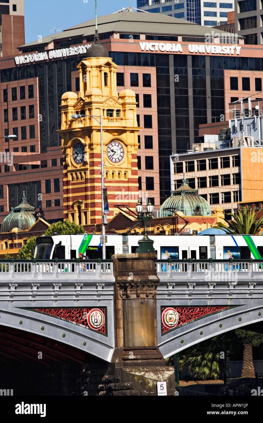 Melbourne Skyline / Scenic views of the historic Princes Bridge Stock ...