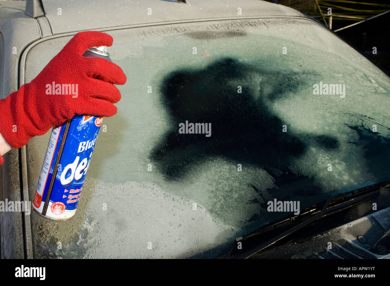 Defrosting windscreen hi-res stock photography and images - Alamy