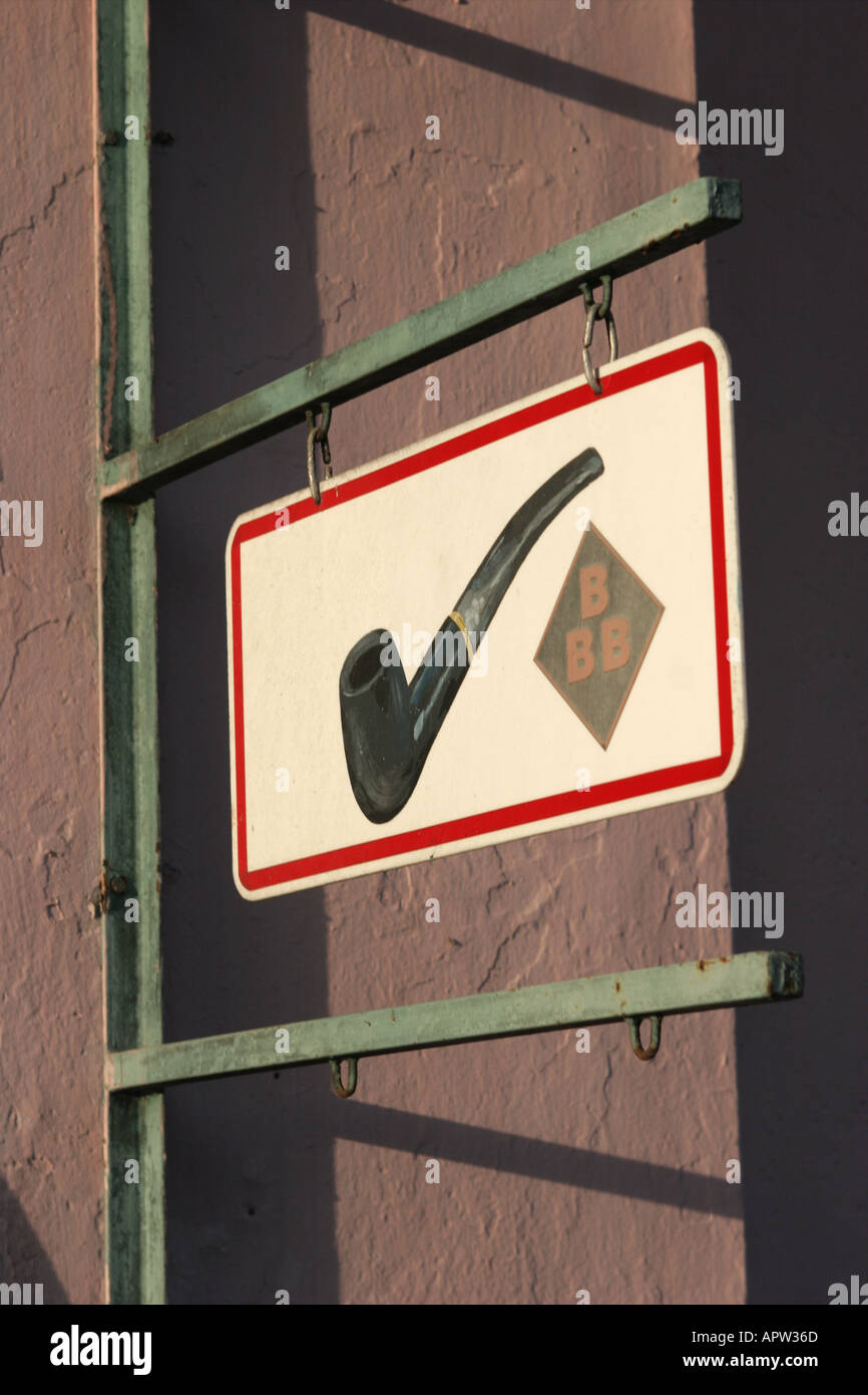 Sign tobacconist hi-res stock photography and images - Alamy