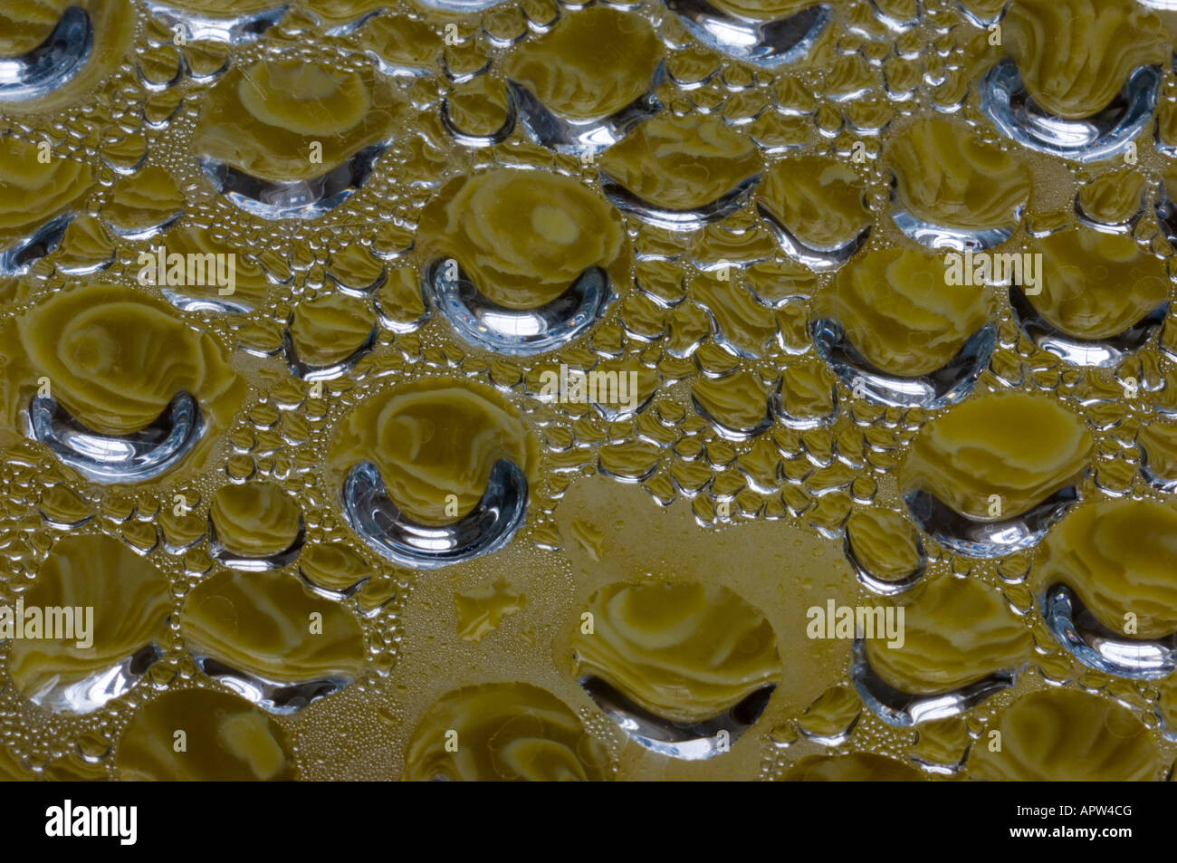 Condensation on lid of cooking pot hi-res stock photography and images ...