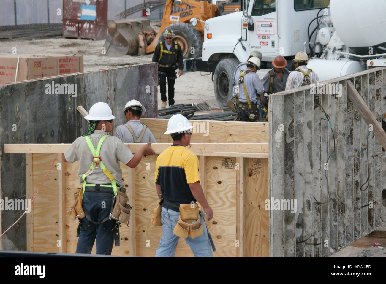 Immigrant construction workers usa hi-res stock photography and images ...