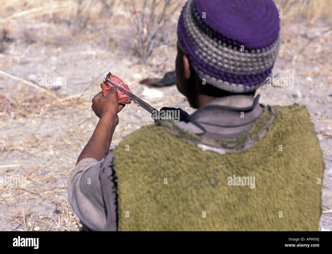 Kung people eating hi-res stock photography and images - Alamy