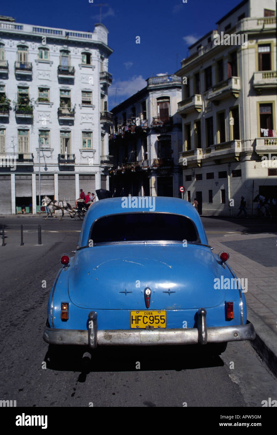 cuba blue car havana Stock Photo - Alamy