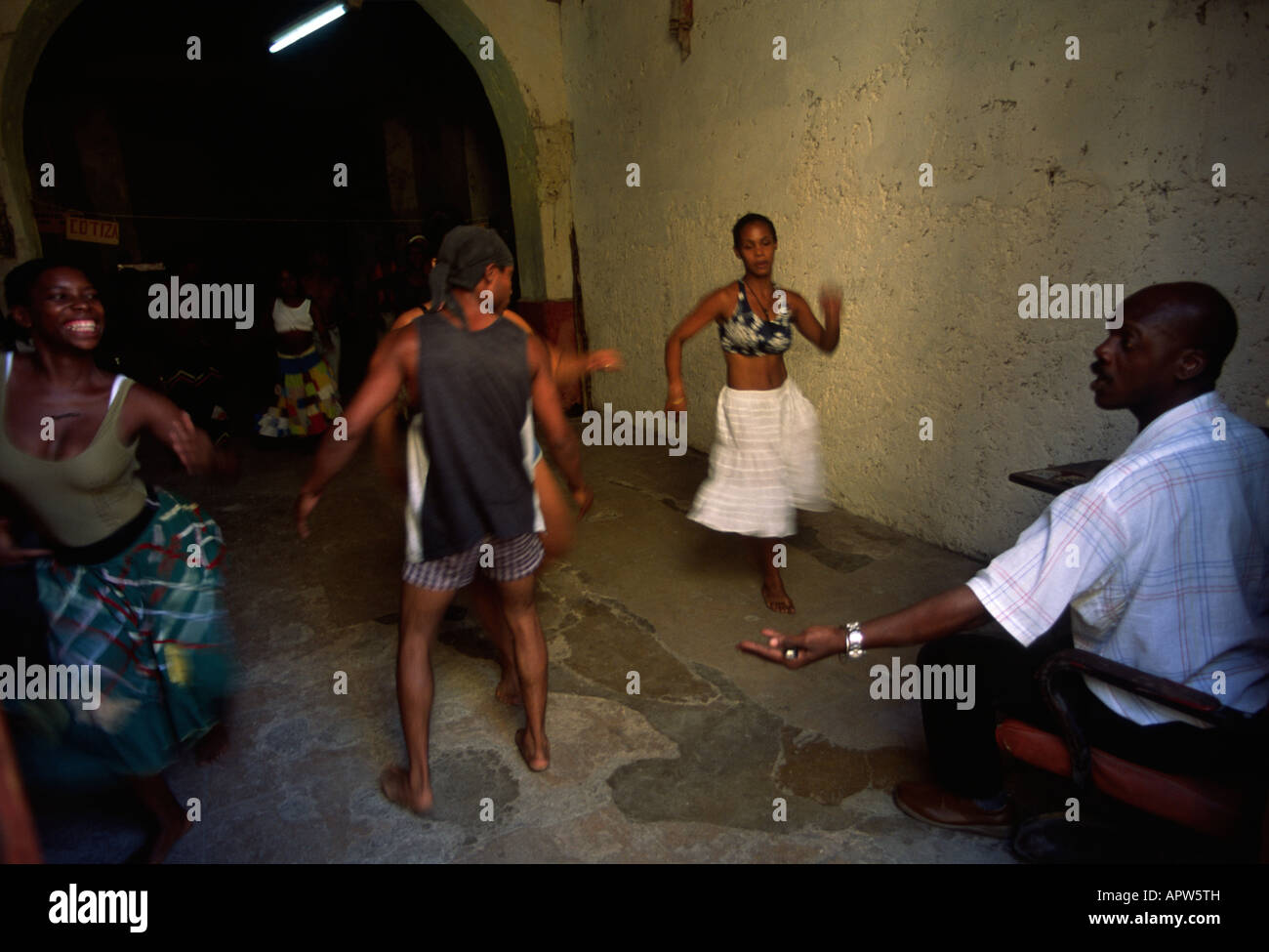 traditional dance cuba Stock Photo - Alamy