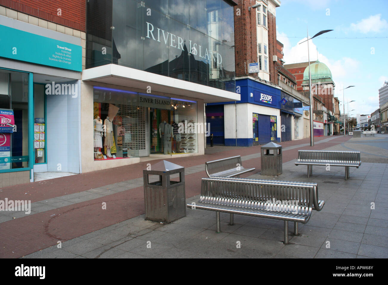 southend on sea coastal seaside town centre shops essex river thames ...