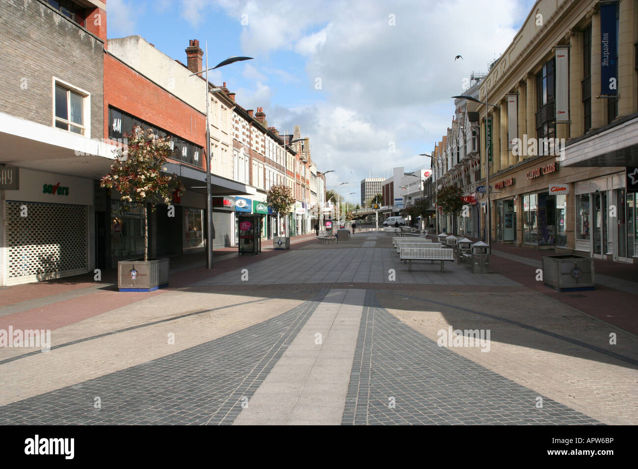 southend on sea coastal seaside town centre shops essex river thames ...