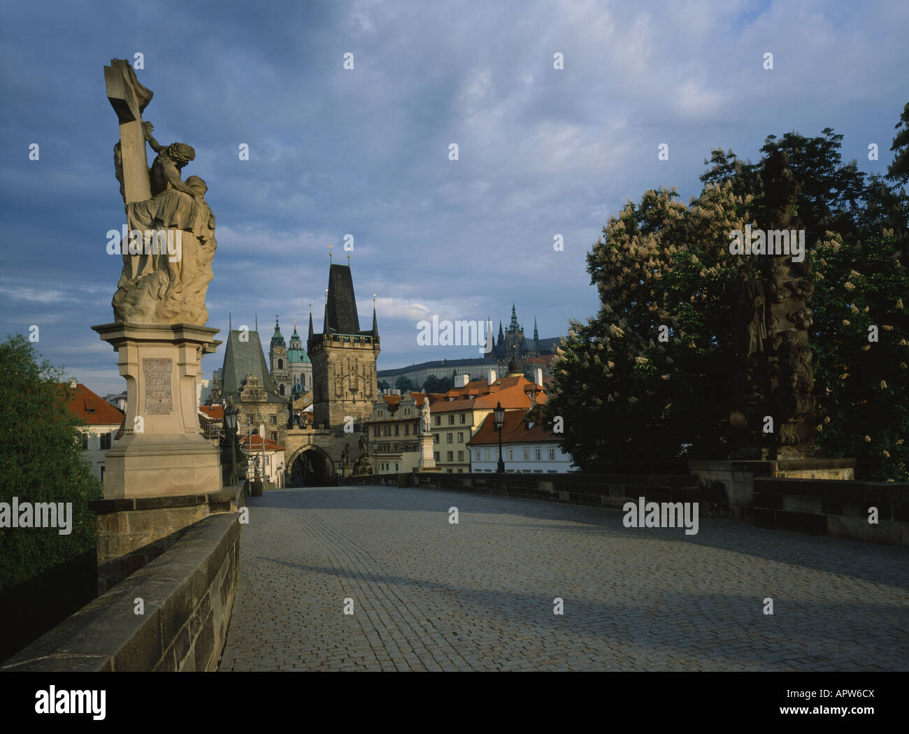 Karlov most hi-res stock photography and images - Alamy