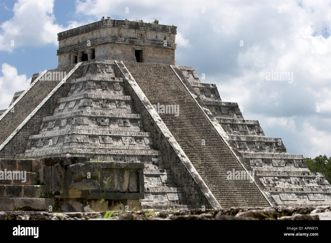 El Castillo Kukulcan pyramid Chichen Itza Mexico Stock Photo - Alamy