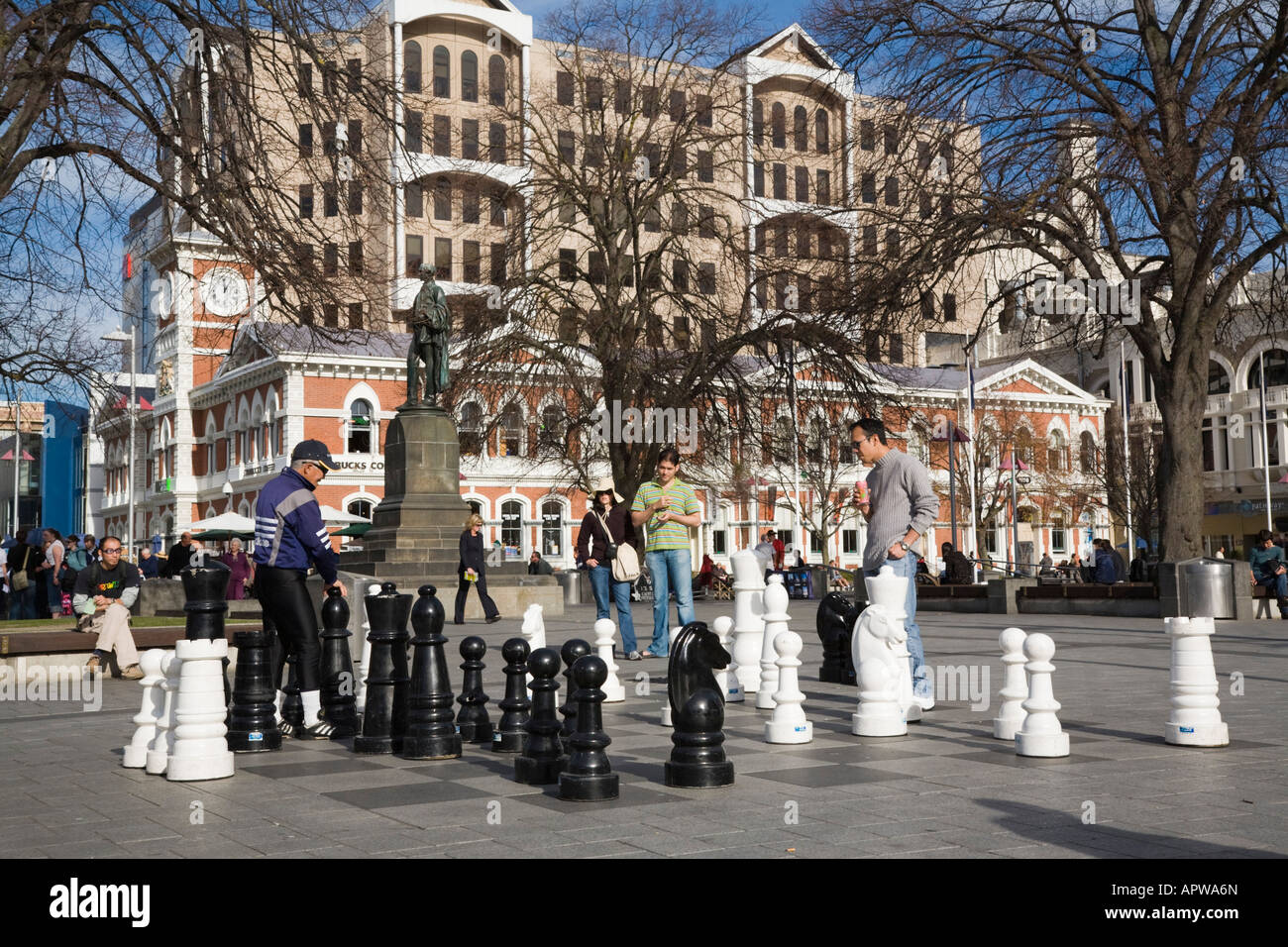 City square huge chess pieces hi-res stock photography and images - Alamy