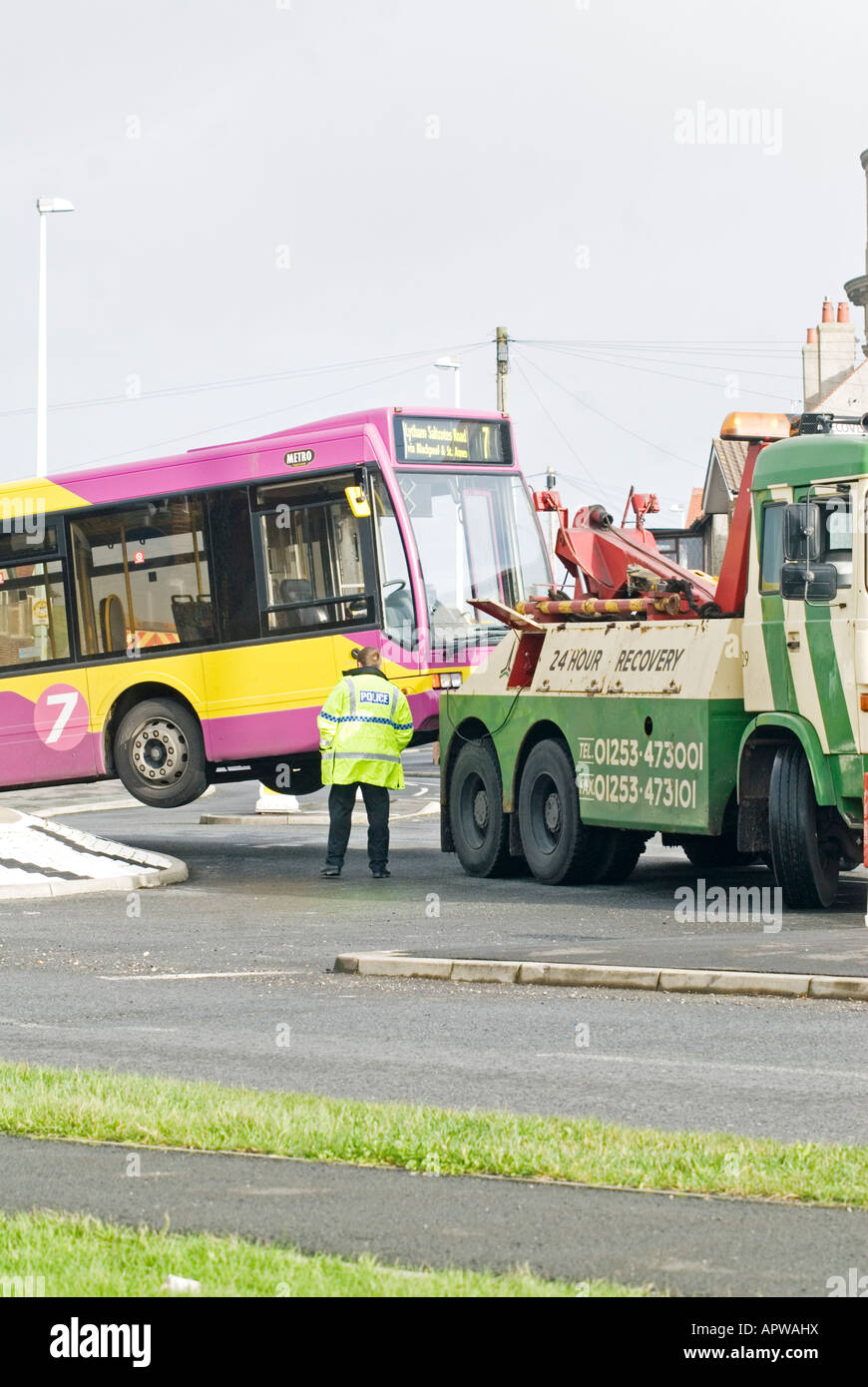 Truck in the roundabout hi-res stock photography and images - Alamy