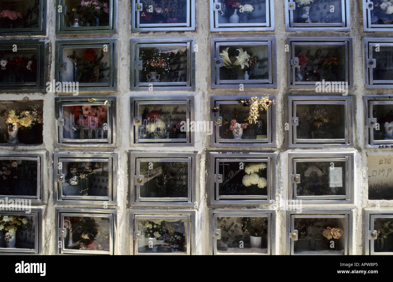 Multi storey cemetery hi-res stock photography and images - Alamy