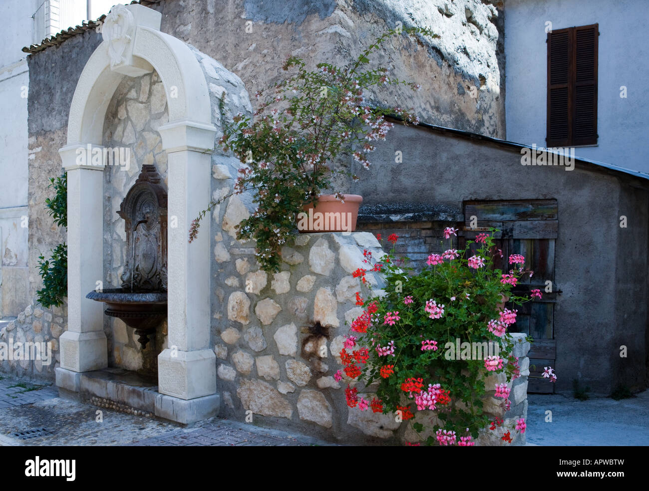 Italy Introdacqua a little fountain Stock Photo - Alamy