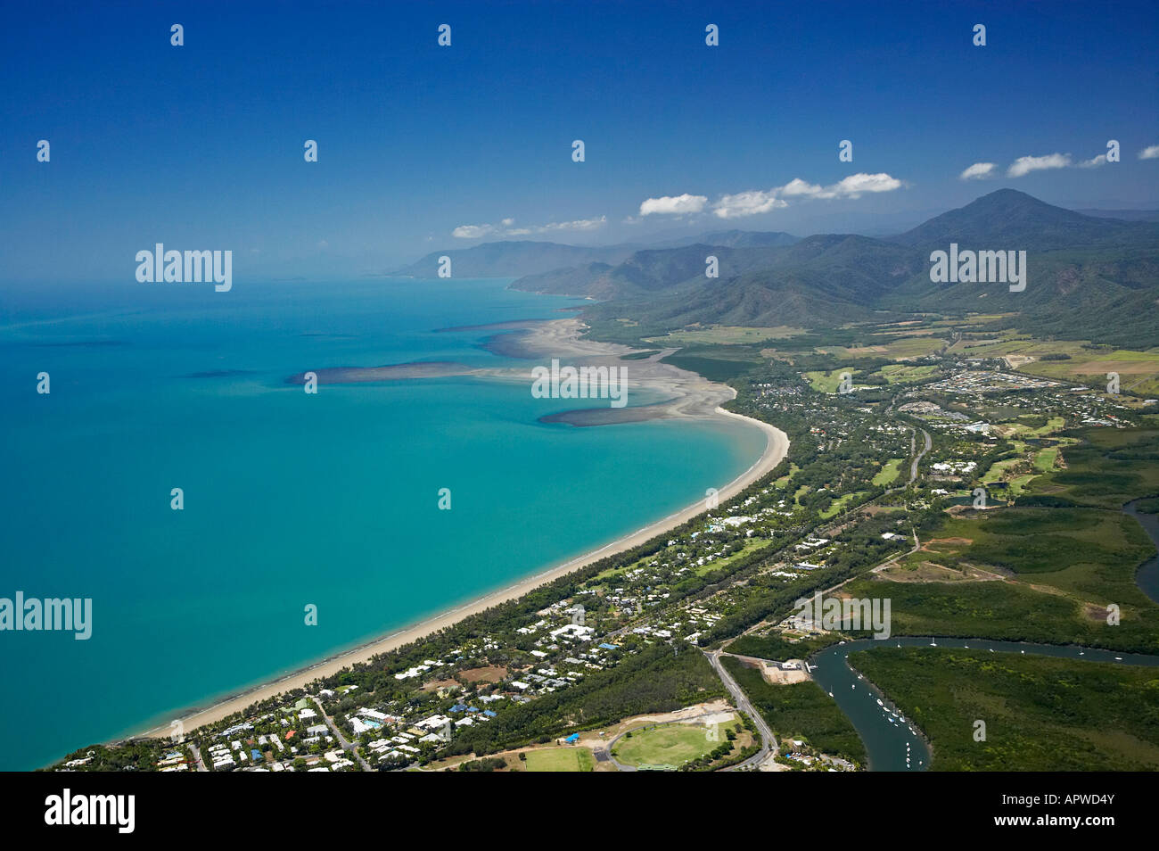 Trinity beach cairns hi-res stock photography and images - Alamy