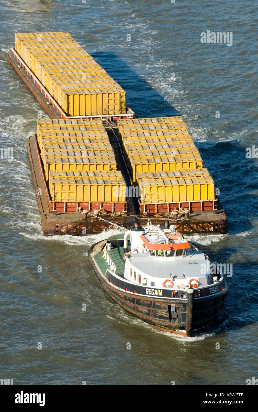 Waste barges on the thames hi-res stock photography and images - Alamy