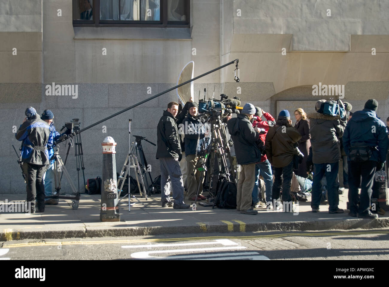 Reporters outside old bailey hi-res stock photography and images - Alamy