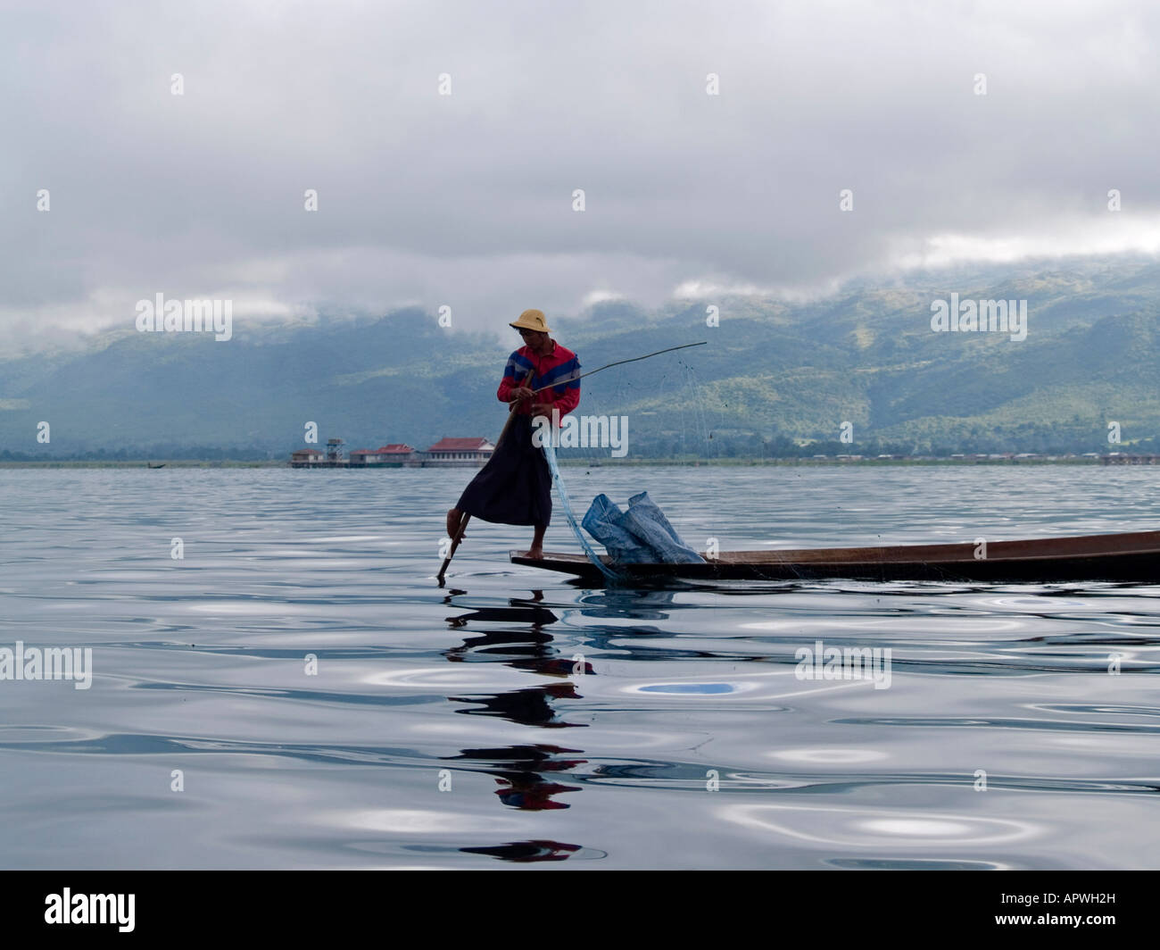 one legged rower on Inle Lake in Myanmar Stock Photo - Alamy