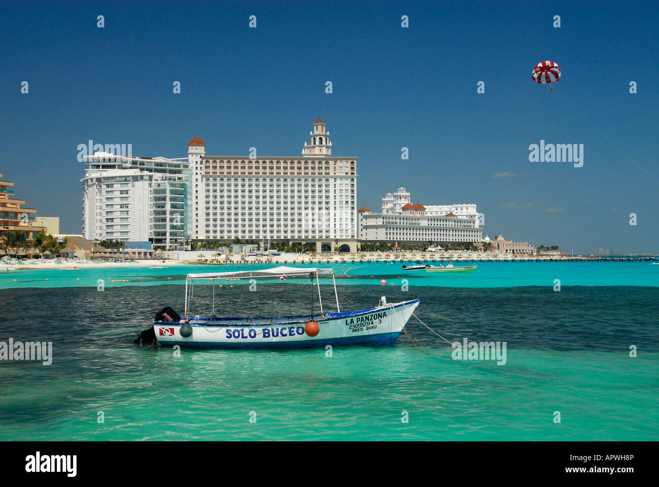 Resort area and bay in Cancun hotel and resort area, Quintana Roo State ...