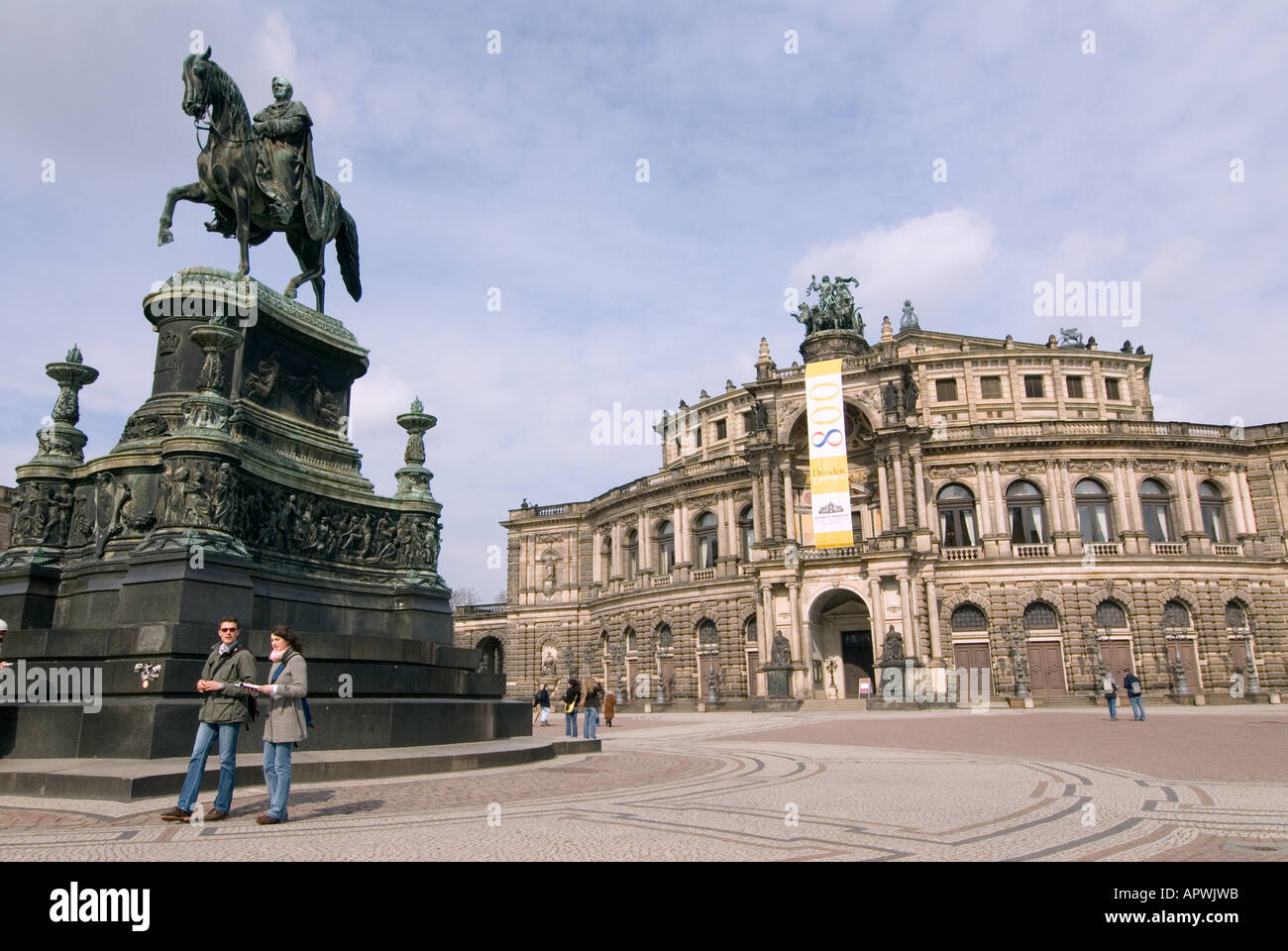 Famous historic semper oper hi-res stock photography and images - Alamy