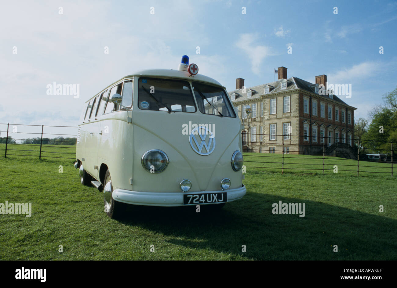 Volkswagen kombi split window camper van hi-res stock photography and ...