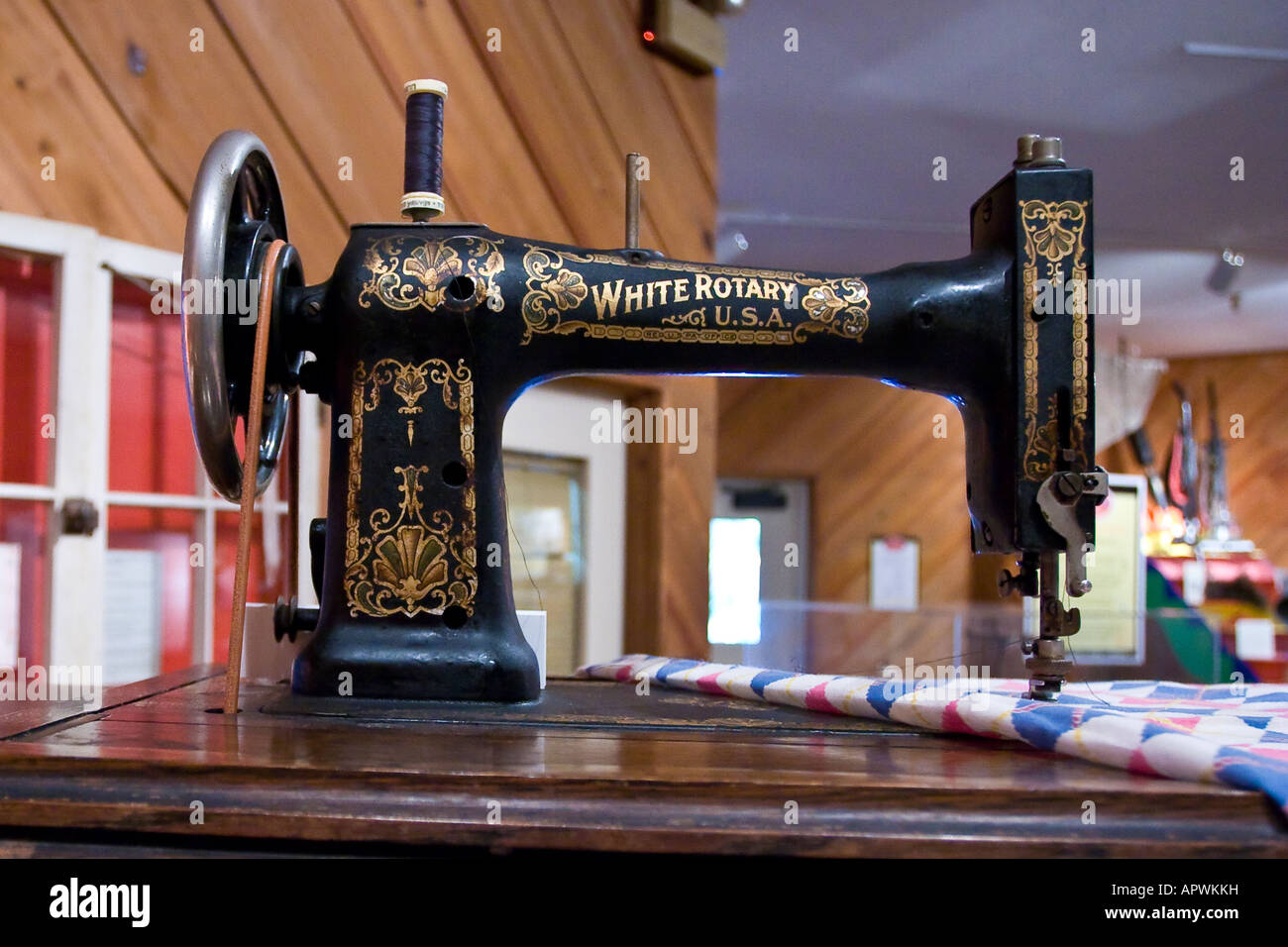 White rotary sewing machine hi-res stock photography and images - Alamy