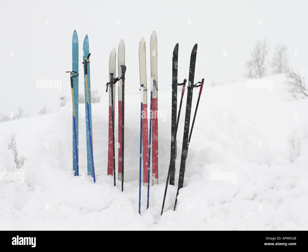 Pair skis stuck in snow hi-res stock photography and images - Alamy