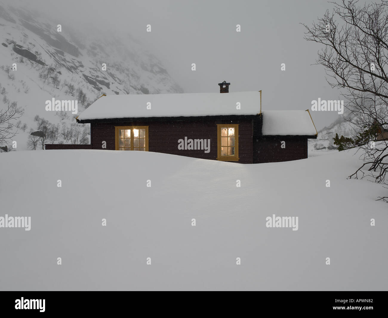 Chalet housing hi-res stock photography and images - Alamy