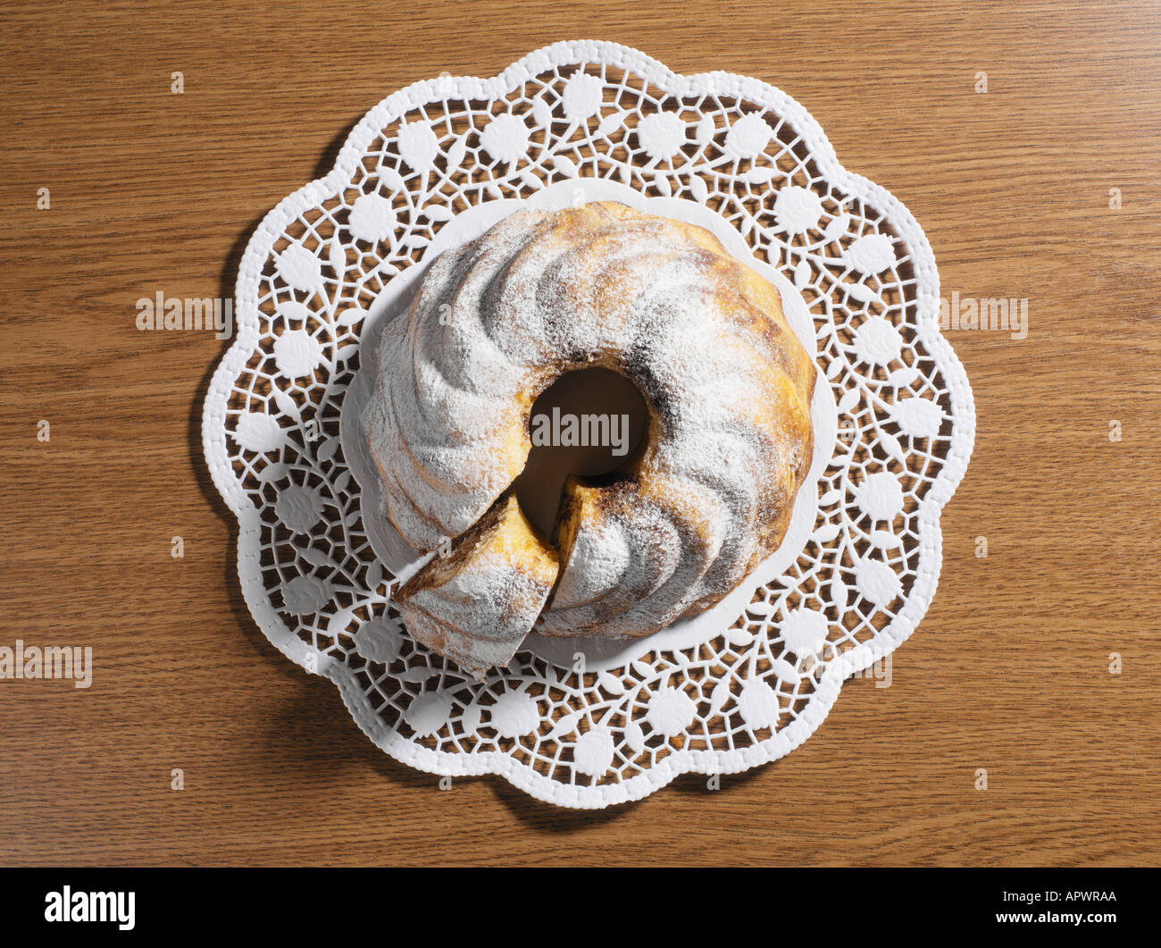 Rounded cake hi-res stock photography and images - Alamy