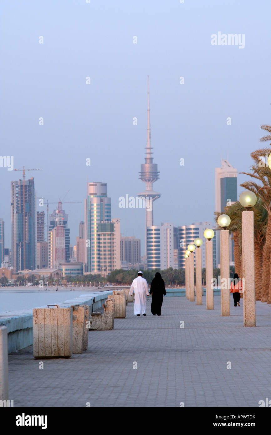 Kuwait street light hi-res stock photography and images - Alamy