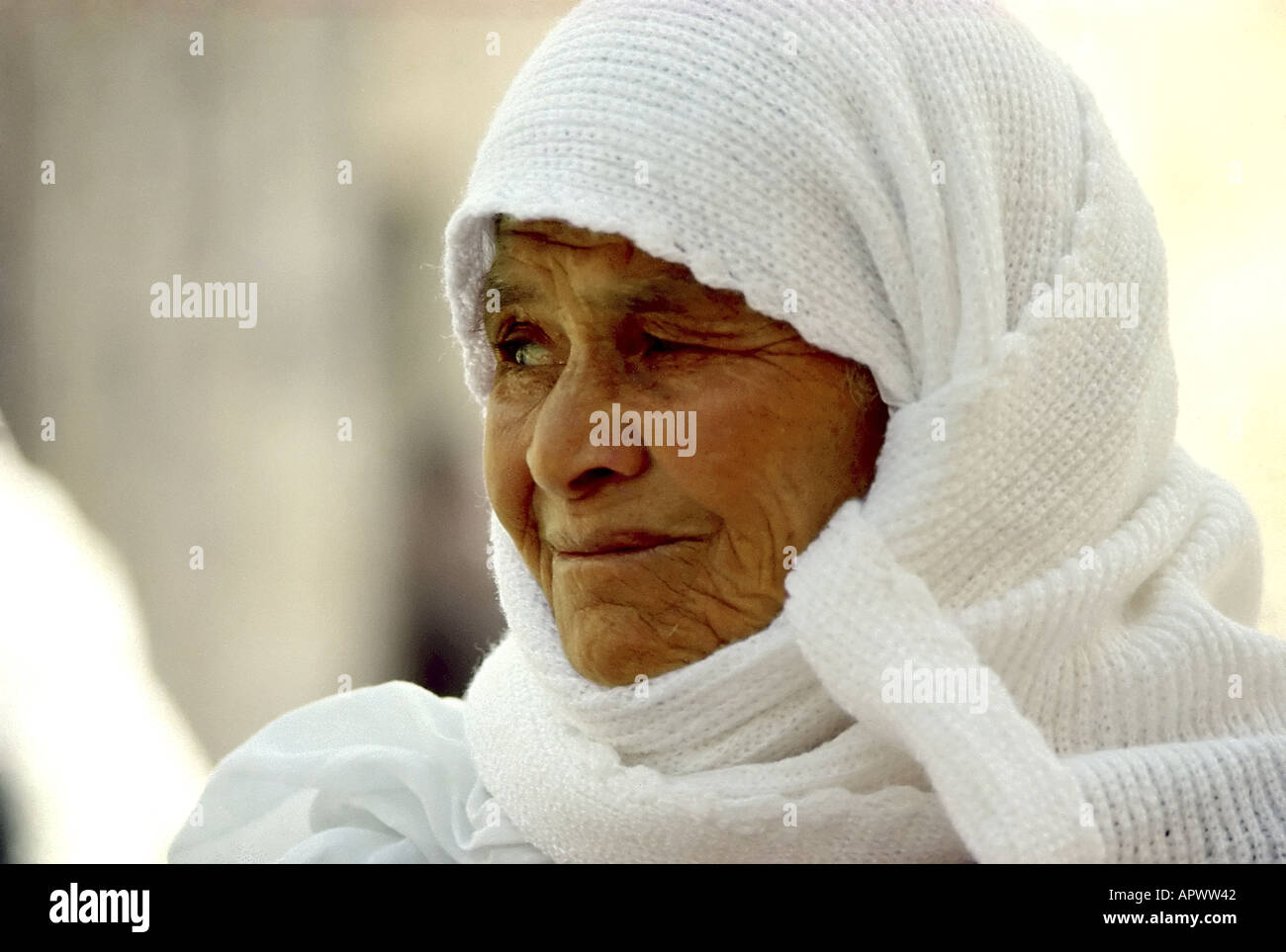 Old Arab woman in white Stock Photo - Alamy