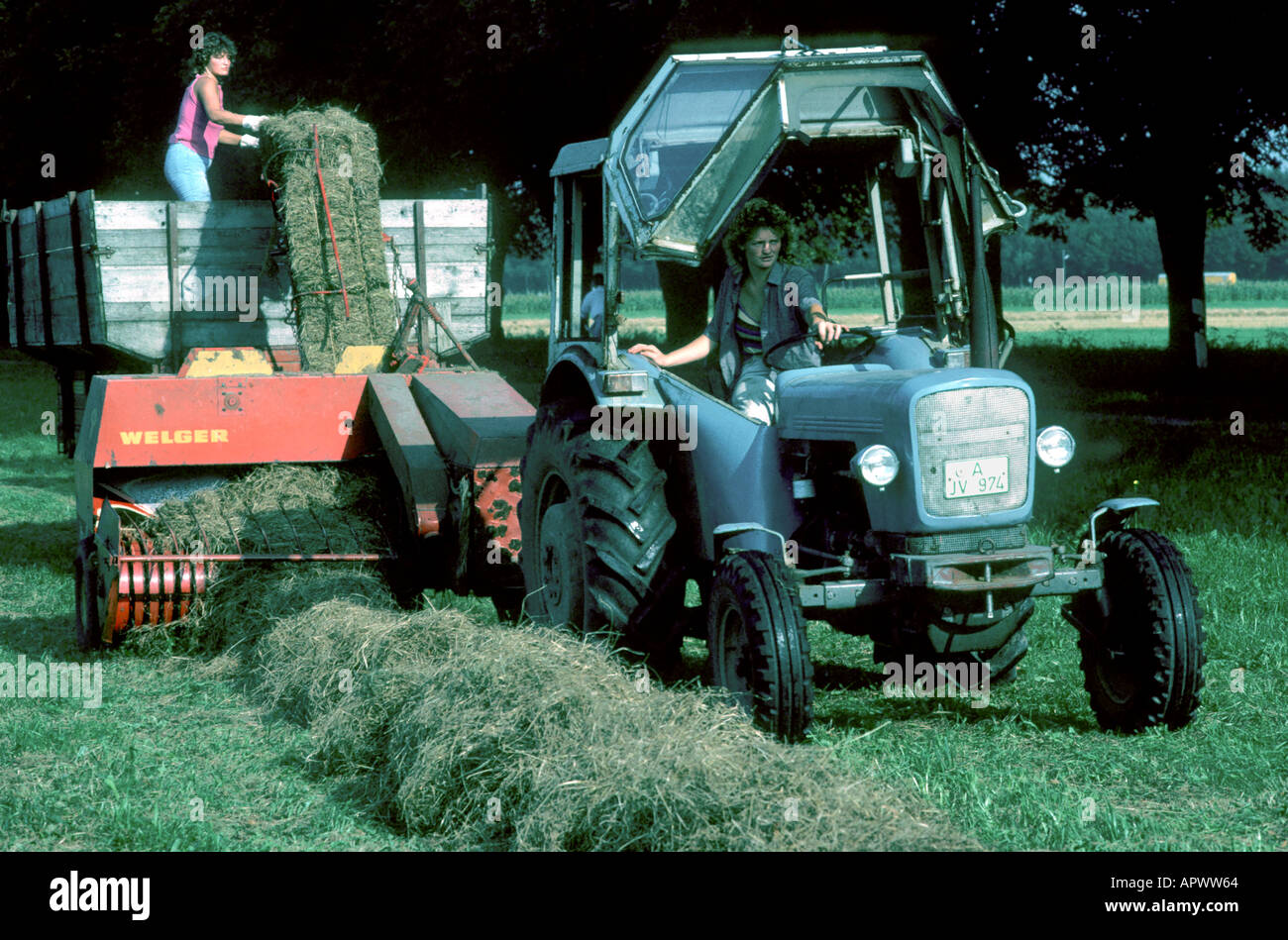 Women farm workers hi-res stock photography and images - Alamy