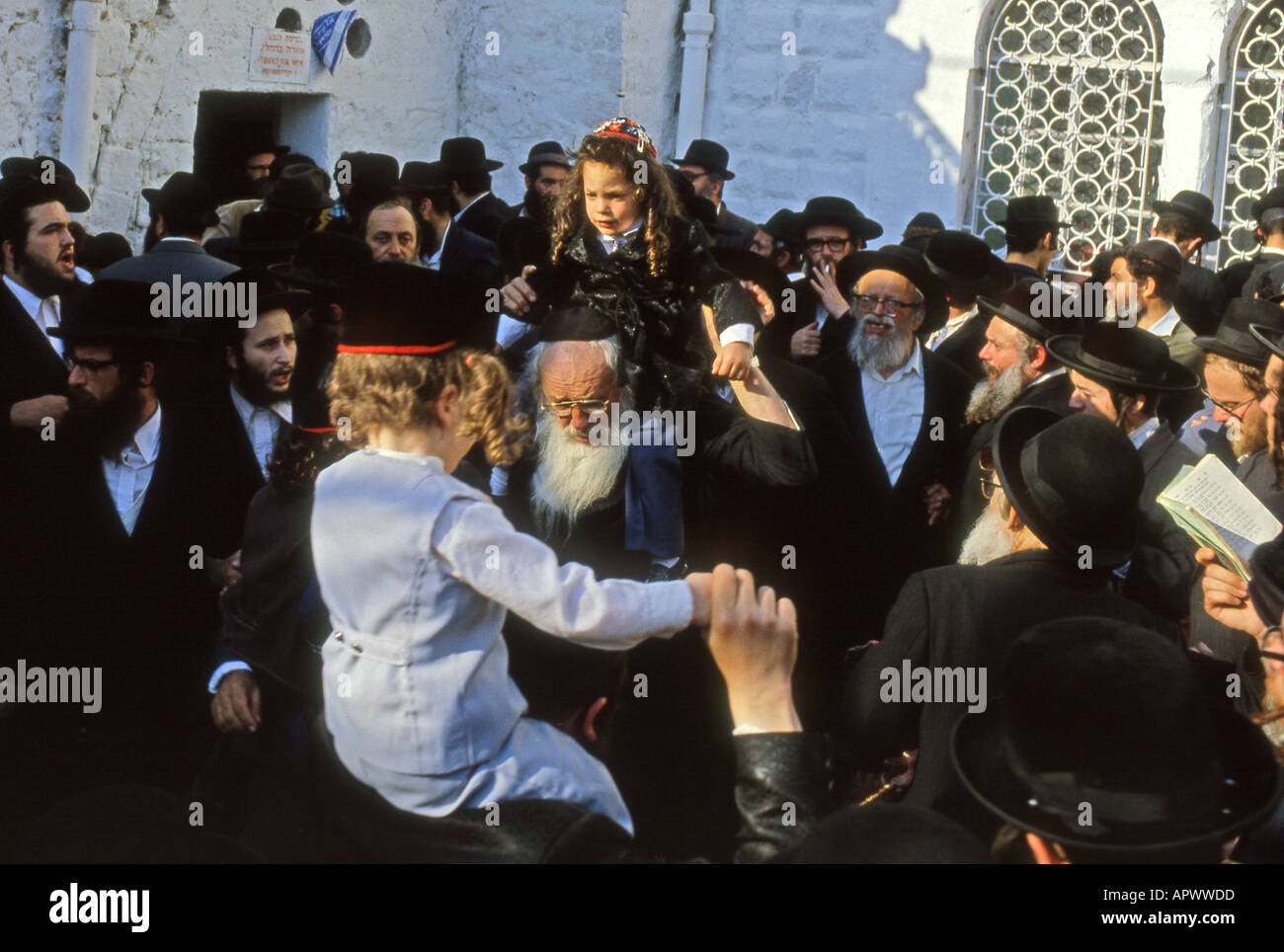 Hassidic dance hi-res stock photography and images - Alamy