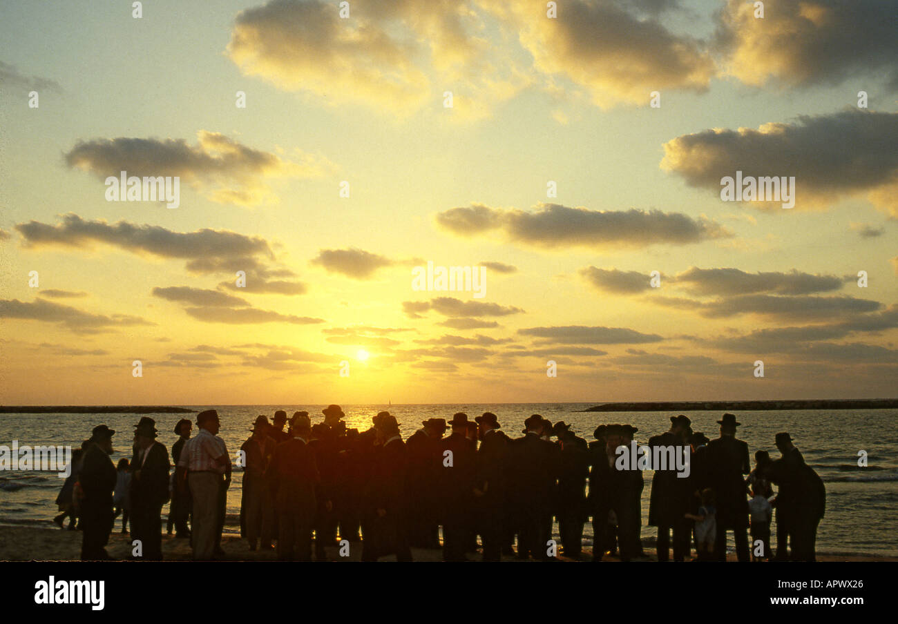 Jewish tashlich hi-res stock photography and images - Alamy