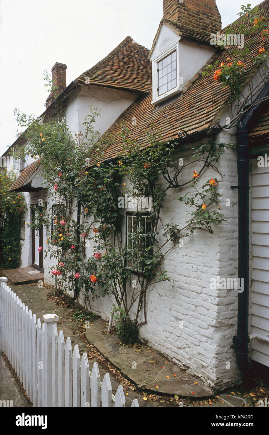 Kent village roses hi-res stock photography and images - Alamy